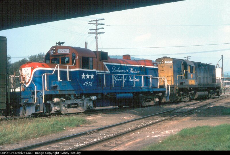 ex-LIRR C420 #219 at D&H in 1977 Question | TrainBoard.com - The Internet's Original